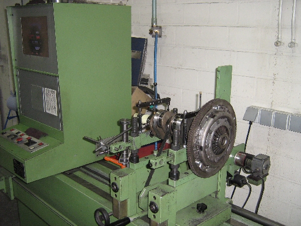 Ahnendorp B.A.S. - Kurbelwelle, Schwungrad und Druckplatte feinwuchten ...